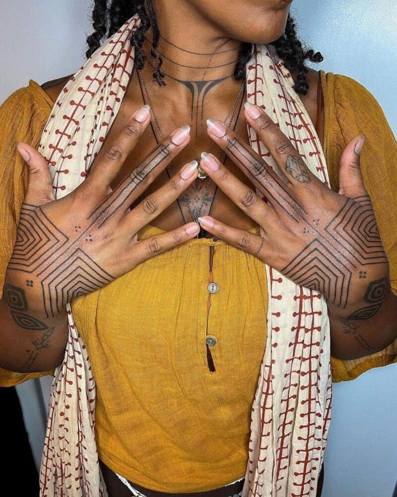 20 Powerful Hand Tattoos For Women • Body Artifact