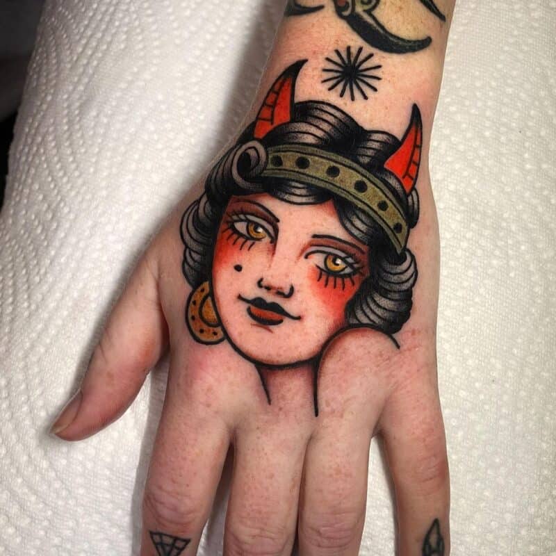 20 Powerful Hand Tattoos For Women • Body Artifact