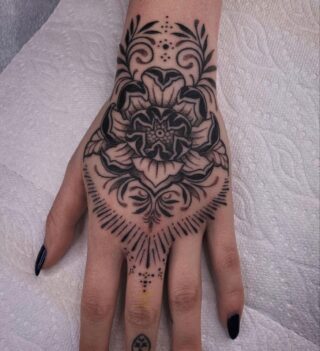 20 Powerful Hand Tattoos For Women • Body Artifact