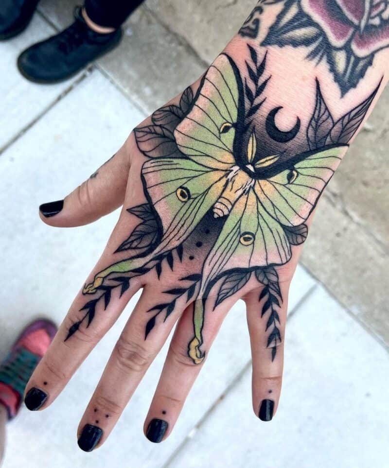 20 Powerful Hand Tattoos For Women • Body Artifact
