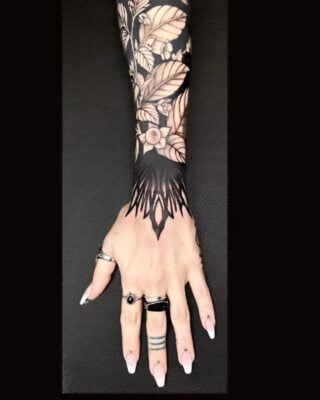 22 Blackwork Negative Space Tattoo To Get Lost In • Body Artifact
