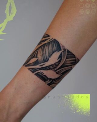 22 Blackwork Negative Space Tattoo To Get Lost In • Body Artifact