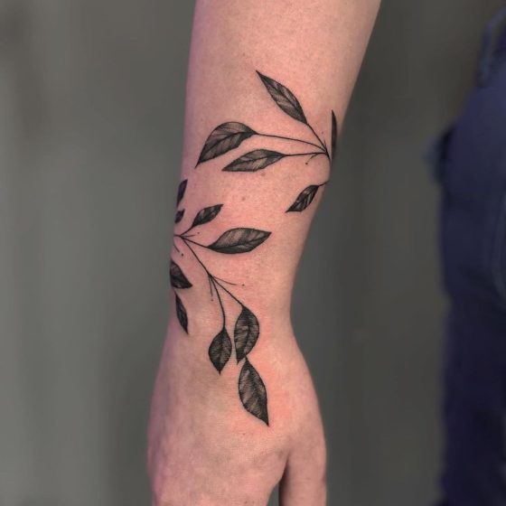 30+ Simple Flower Vine Tattoos For Understated Beauty • Body Artifact