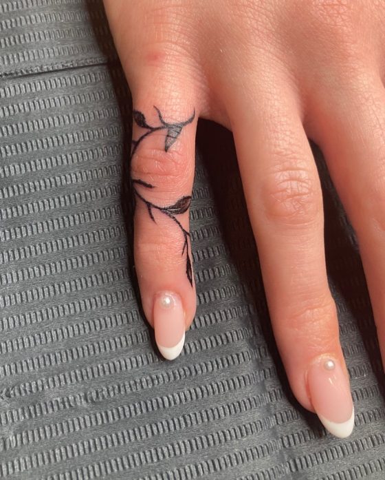 30+ Simple Flower Vine Tattoos For Understated Beauty • Body Artifact
